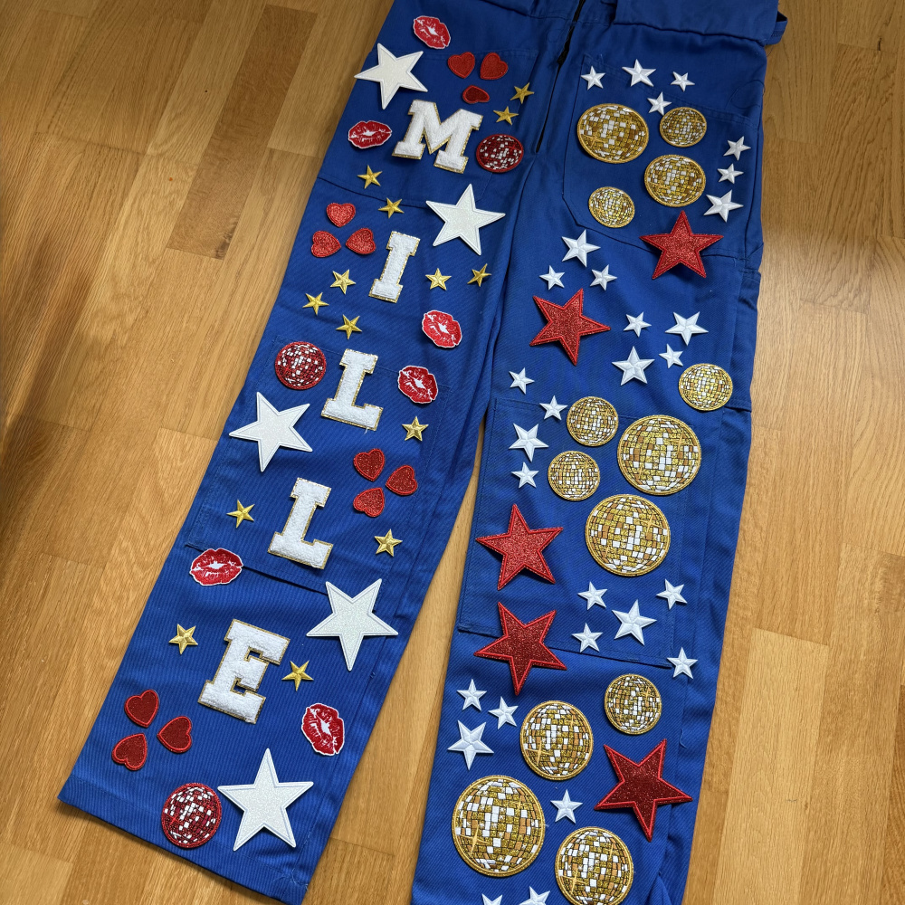 "Discostar" kule Patches og strykemerker i mange modeller til klær - by Fie